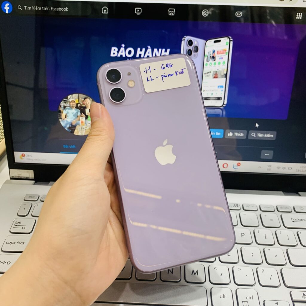 iPhone 11 64G tím LL sườn 98.5%, pin new ko xác định , kính phẩy nhẹ ...